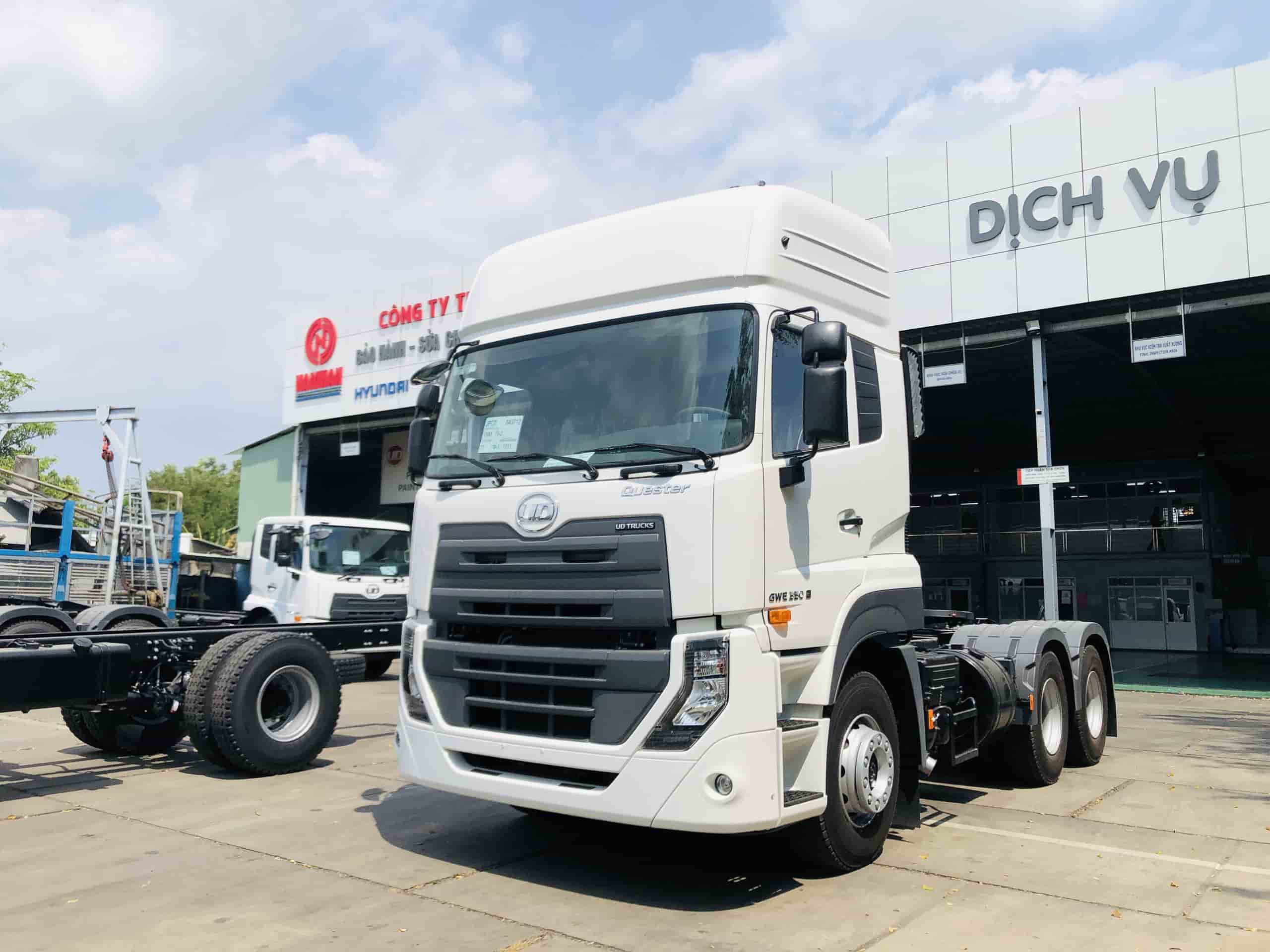 Đầu kéo UD Quester 350hp 2025 | Nóc cao 2 giường